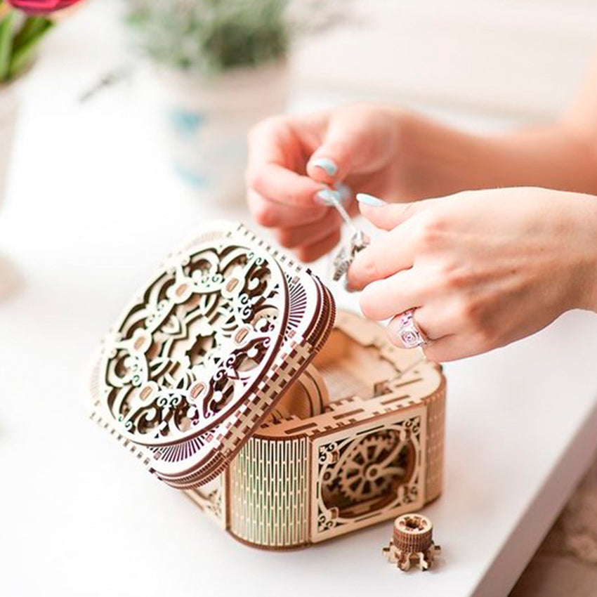 Treasure Puzzle Box – Key Enigma